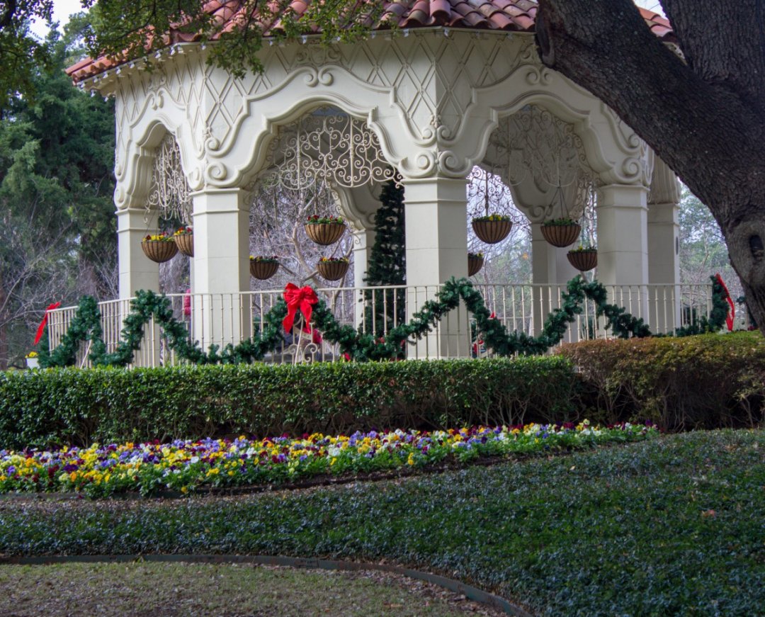 Flippen Park Is The Most Romantic Park In Dallas - Passport To Eden