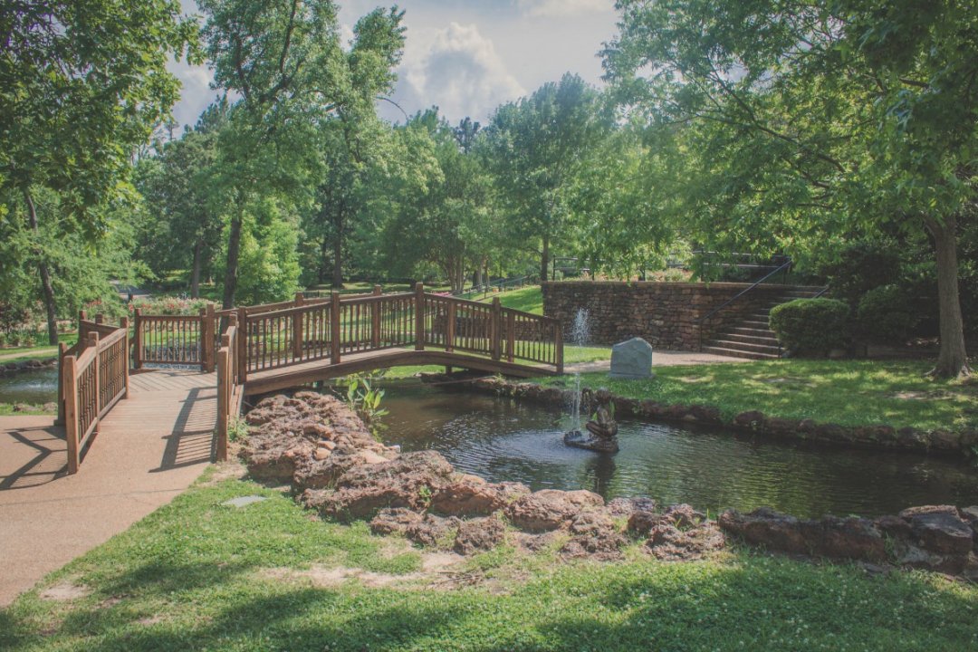 A Guide To Visiting The Tyler Rose Garden - Passport To Eden