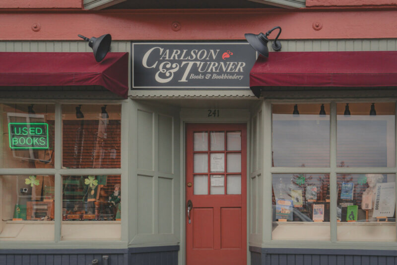 5 Cozy Bookstores In Portland, Maine For Booklovers - Passport To Eden